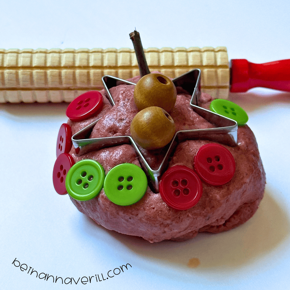 Fun and Educational Apple Pie Playdough Tray Idea for Preschoolers ...