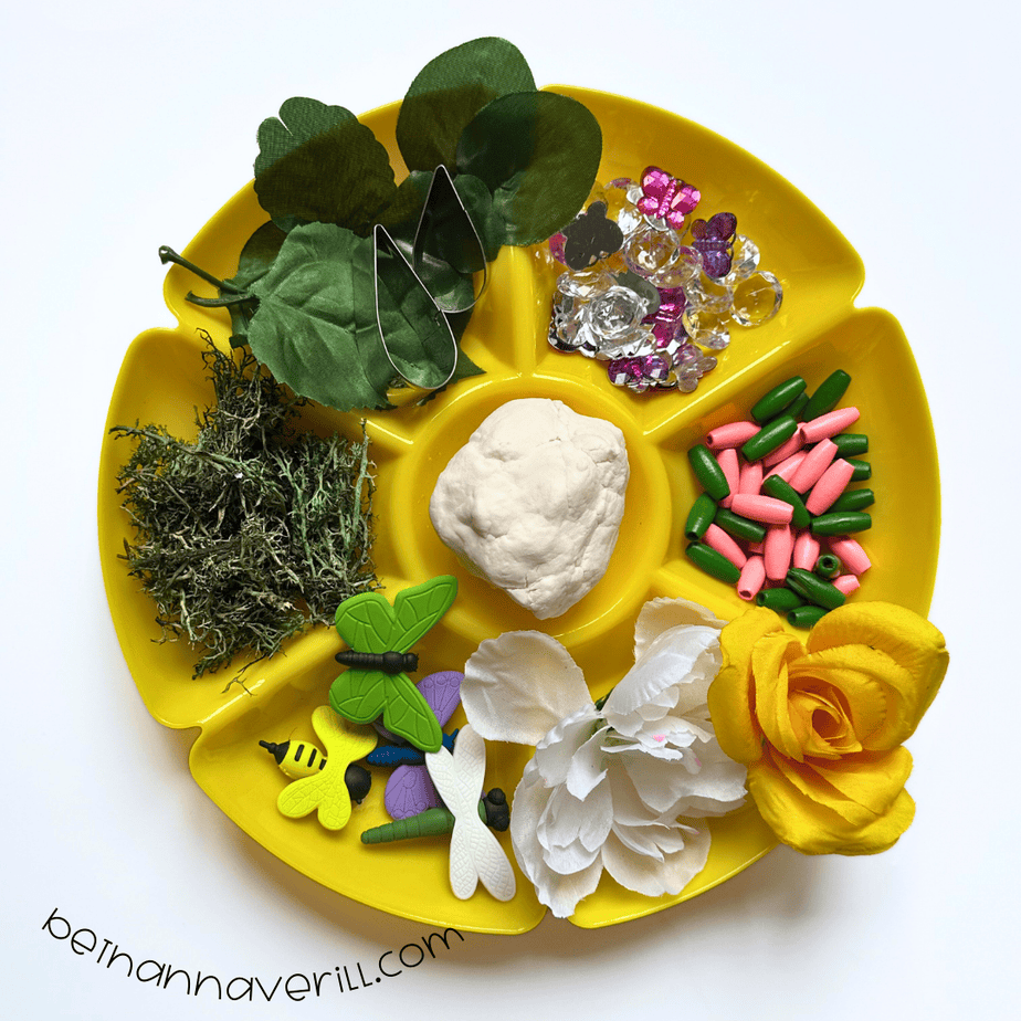 Simple Butterfly Playdough Tray Idea for Sensory Fun with Preschoolers ...