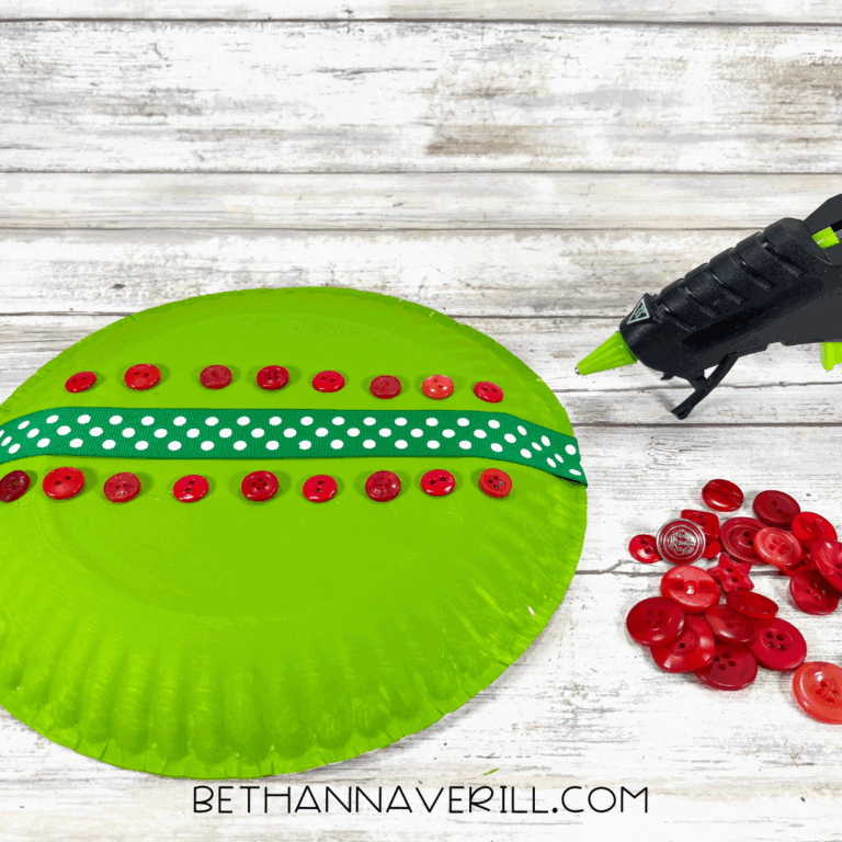 Paper Plate Christmas Ornament Craft | Beth Ann Averill