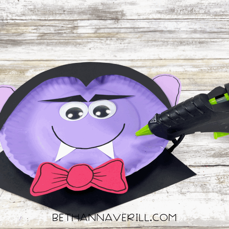 Dracula Paper Plate Craft | Beth Ann Averill