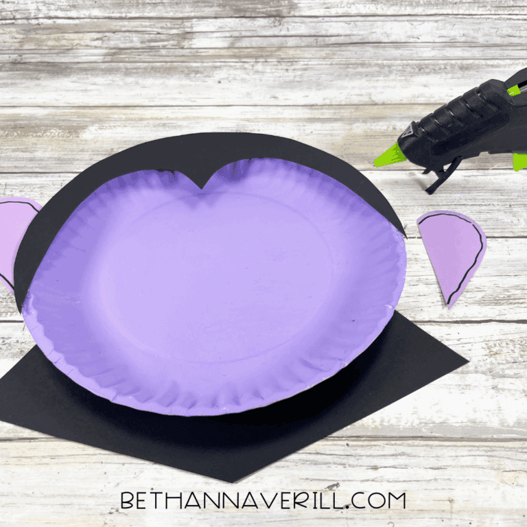 Dracula Paper Plate Craft | Beth Ann Averill