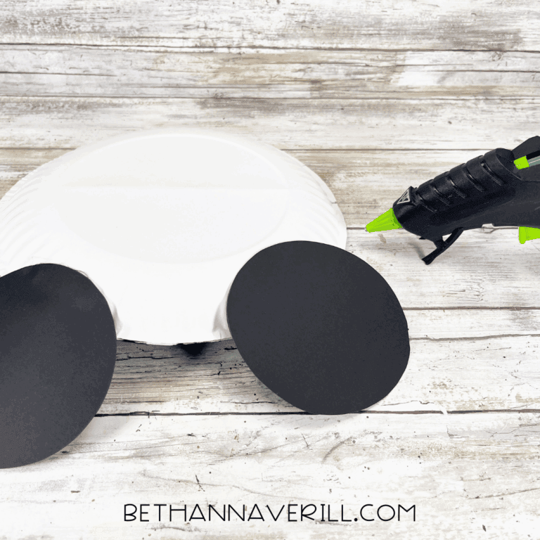 Minnie Mouse Paper Plate Craft | Beth Ann Averill