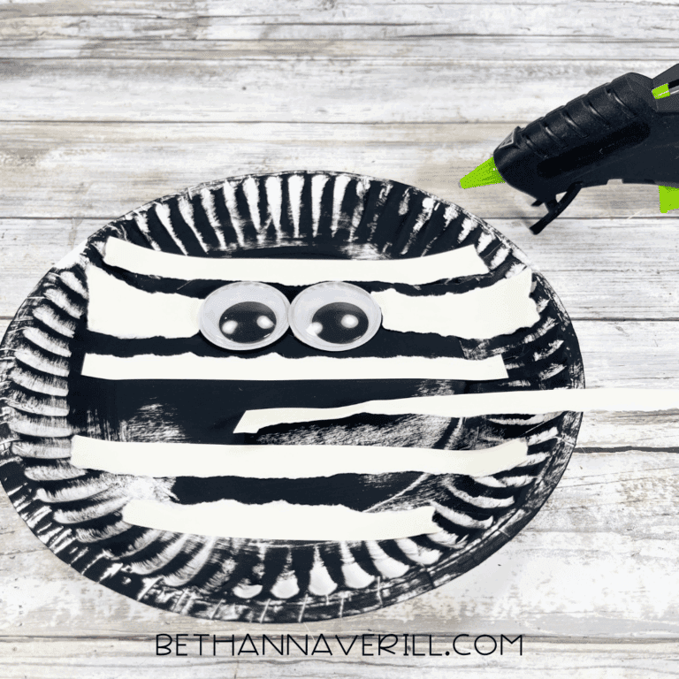 Mummy Paper Plate Craft | Beth Ann Averill