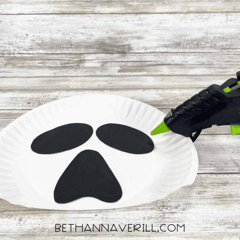 Paper Plate Skull Craft | Beth Ann Averill
